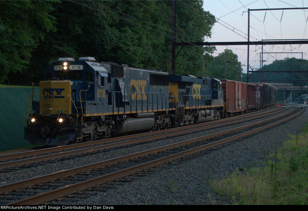 CSX SD60 8718 leads Q418-16